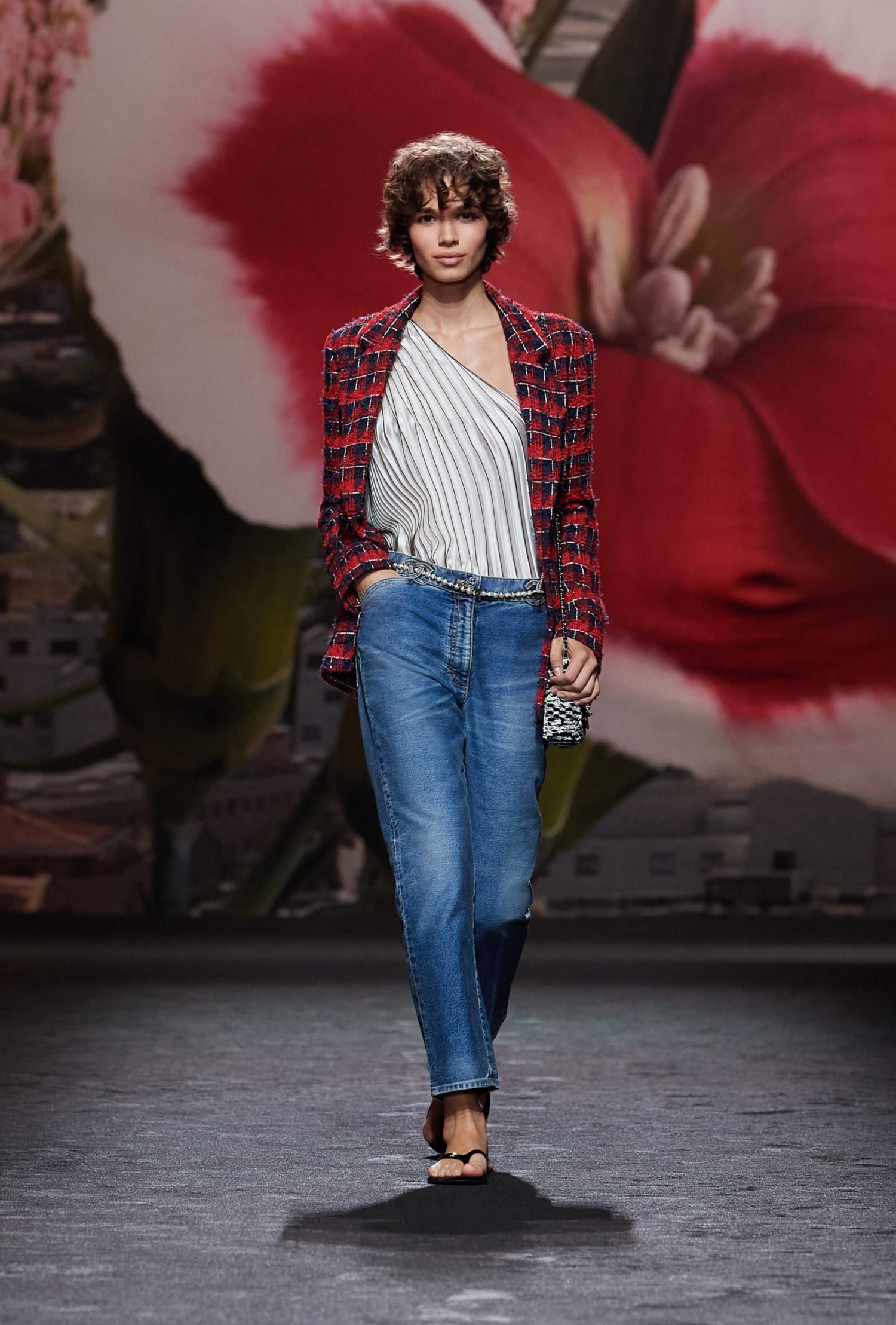 These 7 Runway Moments Double as Easy Holiday Outfit Inspo | Who What Wear