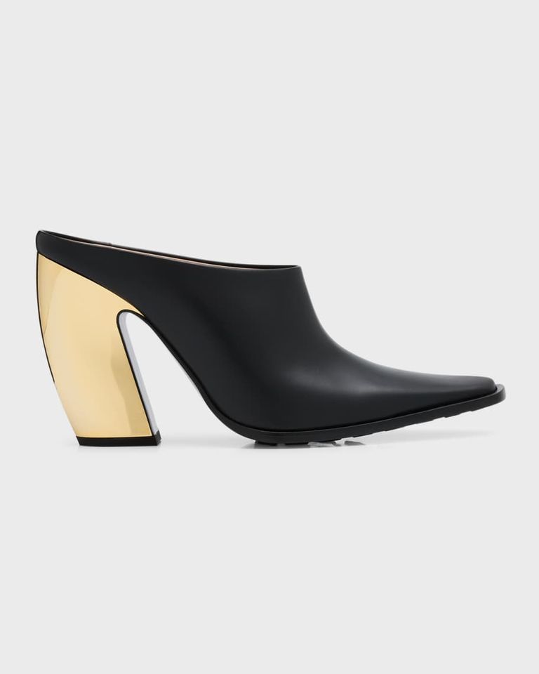 Margot Robbie Wore This Sturdy Shoe Trend to the Airport | Who What Wear