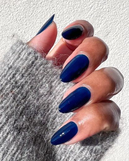 10 Navy Nail Designs That Make for a Chic Spring Manicure | Who What Wear