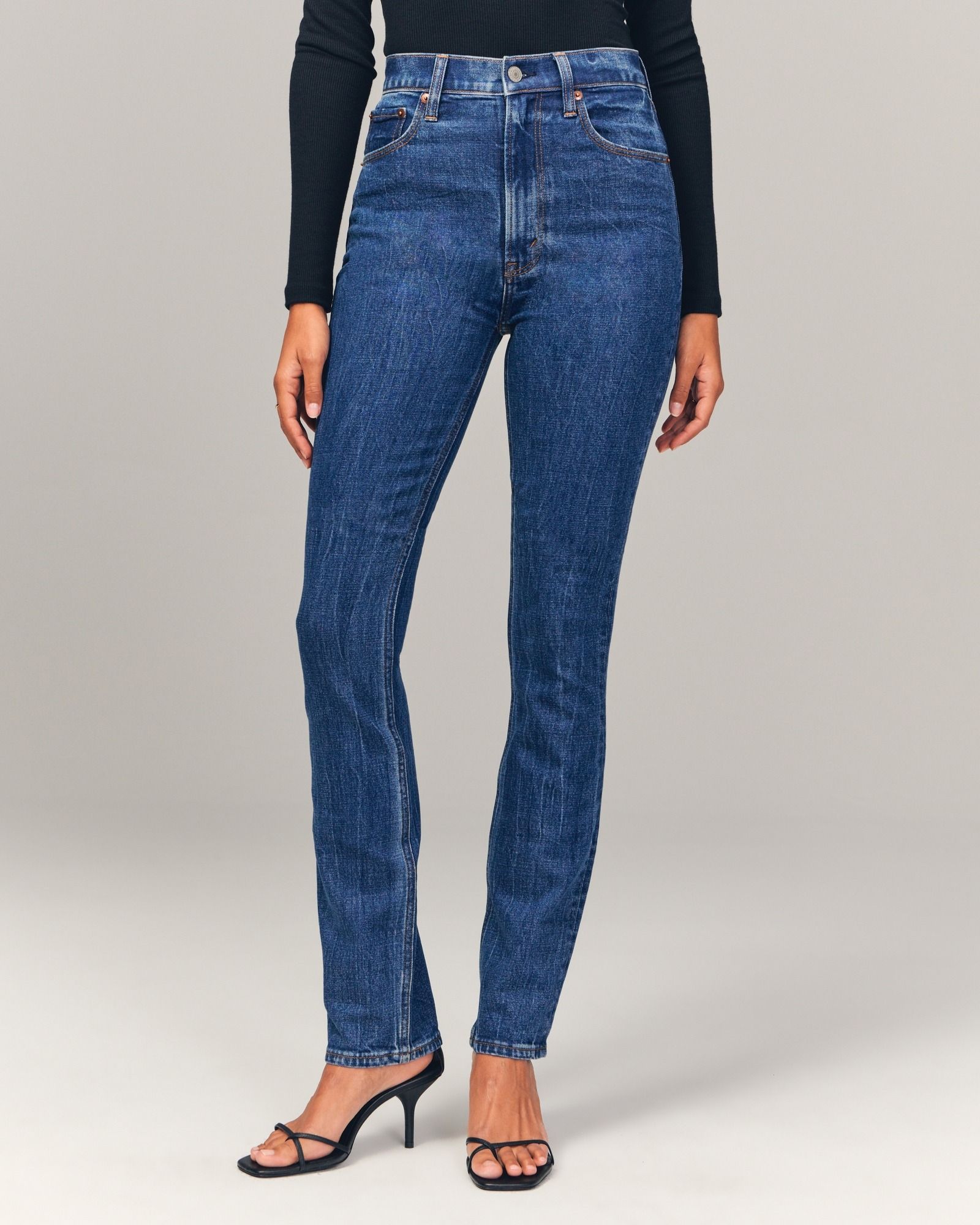 Bella Hadid Wore Slim-Leg Jeans in NYC | Who What Wear