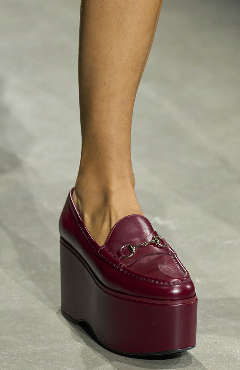 Jennifer Lopez Wore a 2024 Shoe Color Trend | Who What Wear