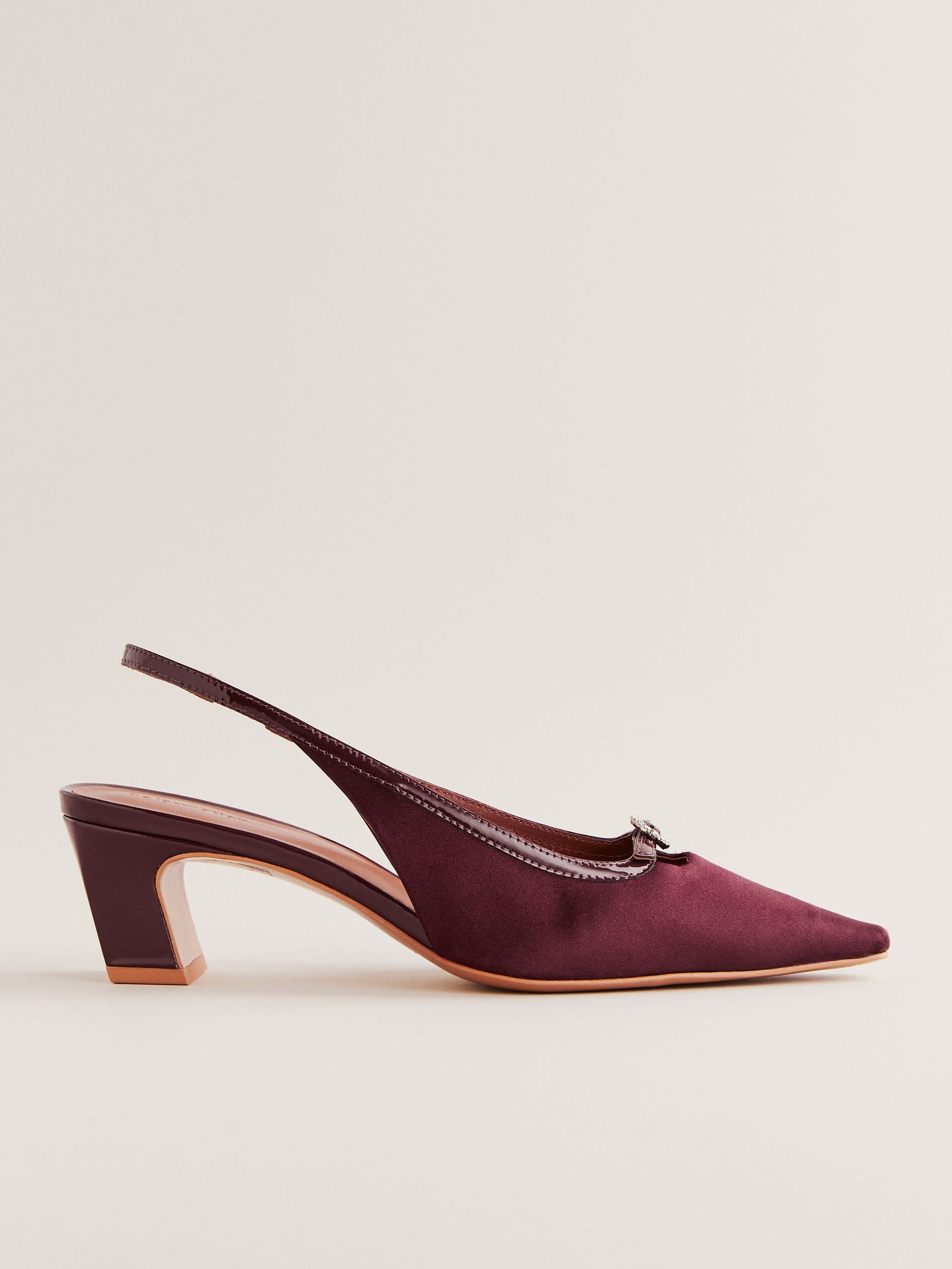 Jennifer Lopez Wore a 2024 Shoe Color Trend | Who What Wear
