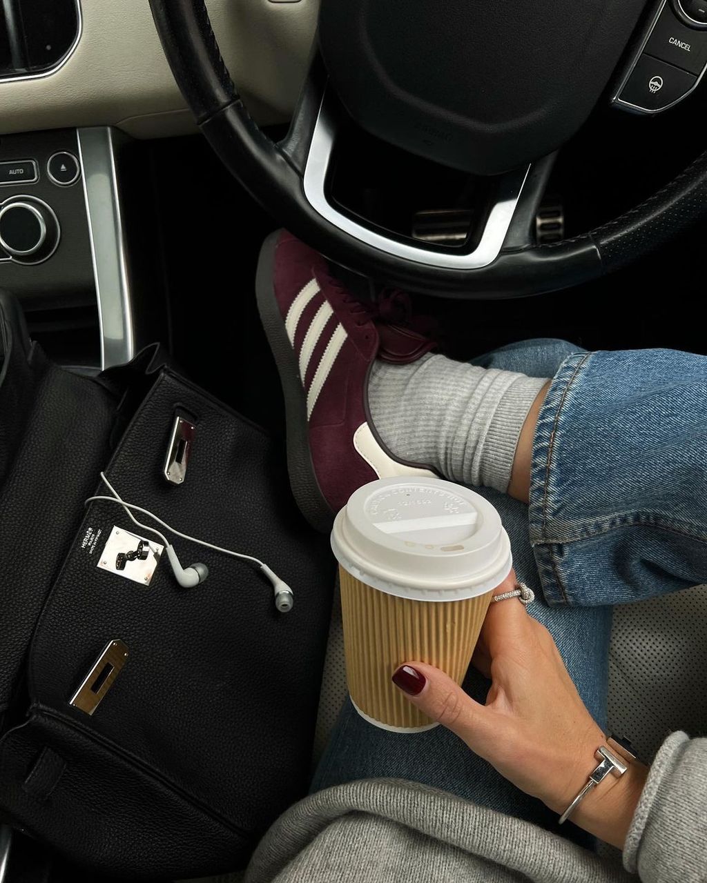 9 Trainer-and-Trouser Outfits I'll Copy Throughout Autumn 2024 | Who ...