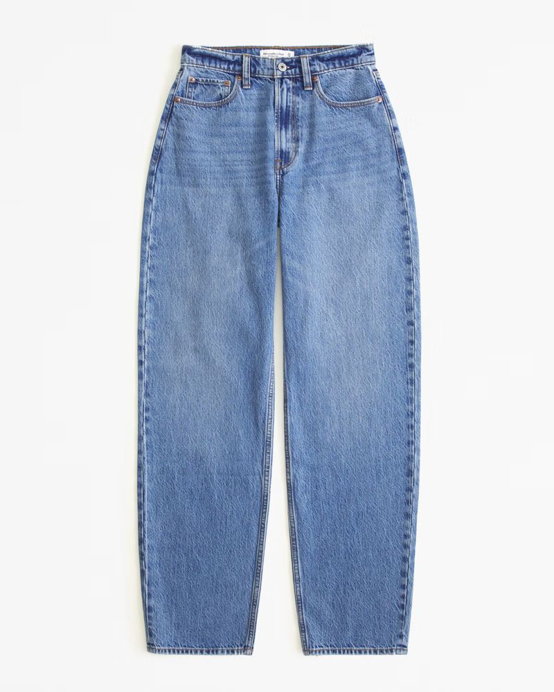 Suddenly, Everyone Is Wearing the Balloon Jeans Trend | Who What Wear