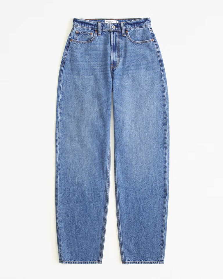 Suddenly, Everyone Is Wearing the Balloon Jeans Trend | Who What Wear