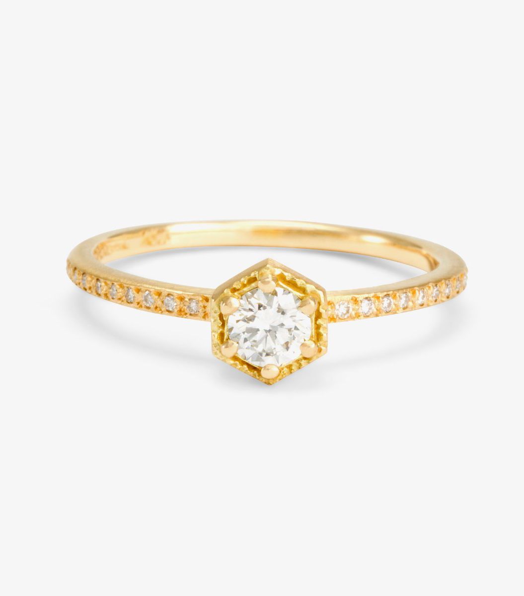 How to Make Your Engagement Ring Look Bigger | Who What Wear