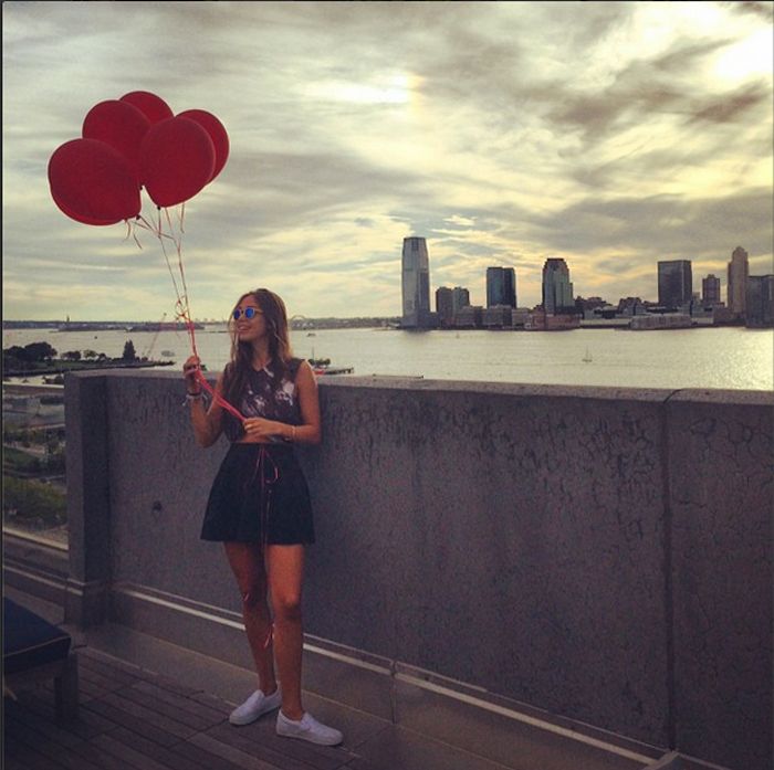 What It's Like to Be Anna Wintour's Assistant | Who What Wear