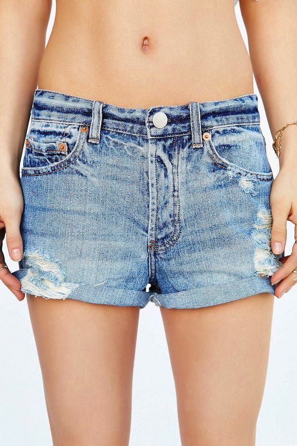 This Blogger Masters the Relaxed Denim-on-Denim Look for Summer | Who ...