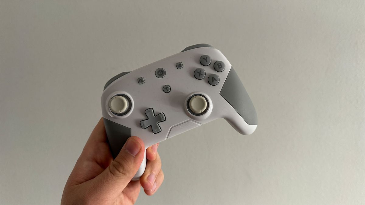 The Gioteck Smart TV+ controller is the budget wireless controller for ...