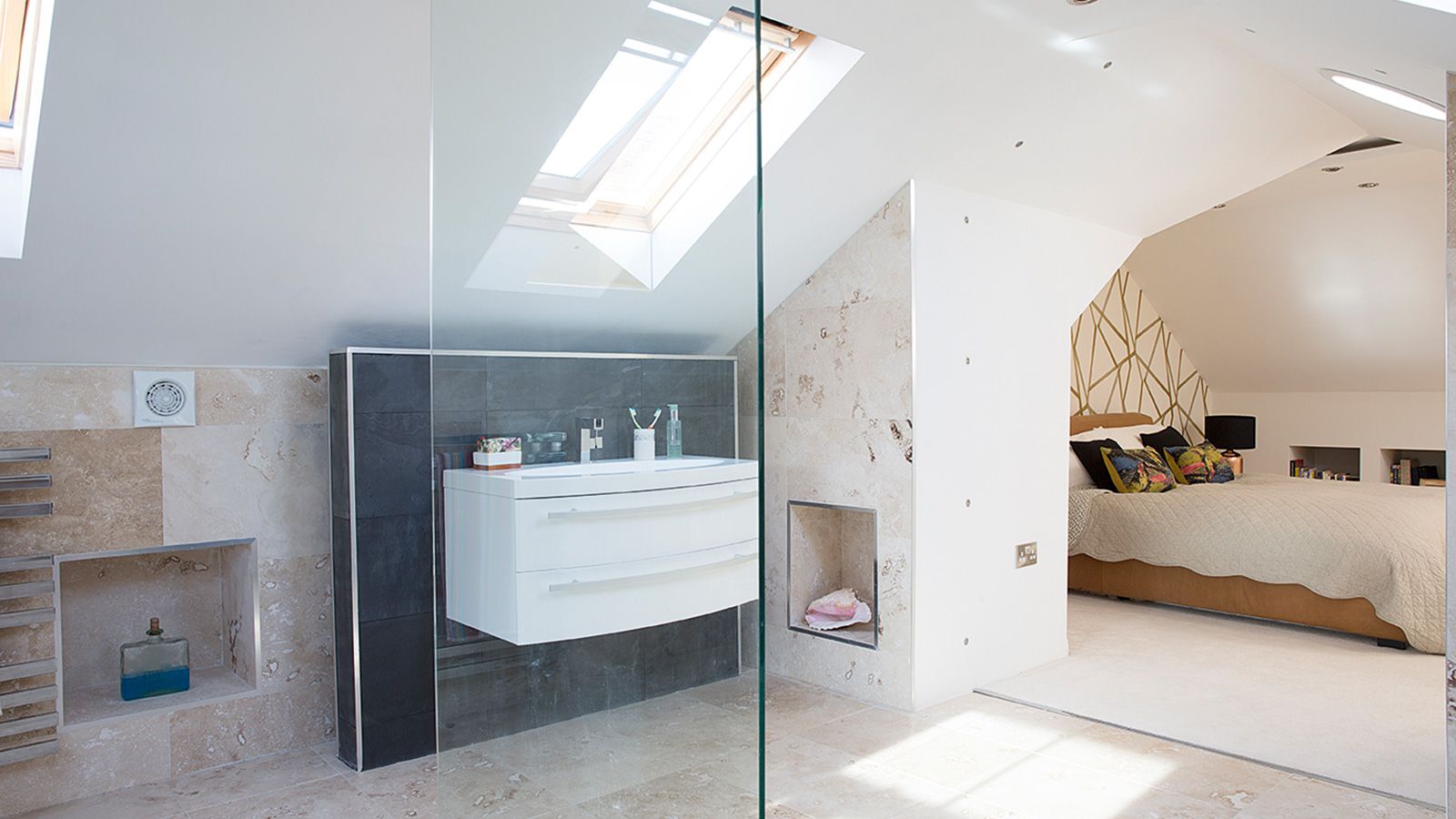 Stylish ensuite bathroom ideas to suit spaces big and small | Homebuilding