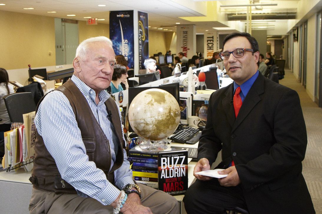 Buzz Aldrin Says Humanity's Future Is On Mars | Mars Colony | Space