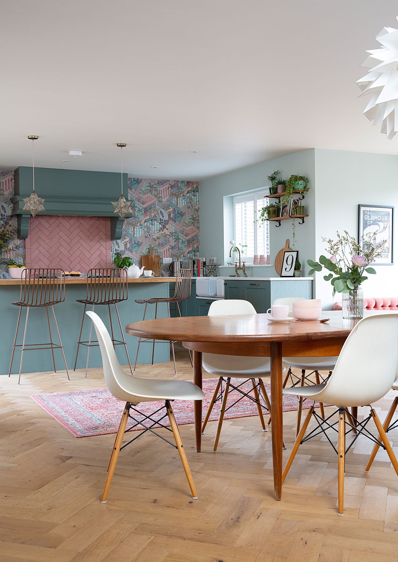 Before and after: Wow-factor wallpaper gives this kitchen a designer ...