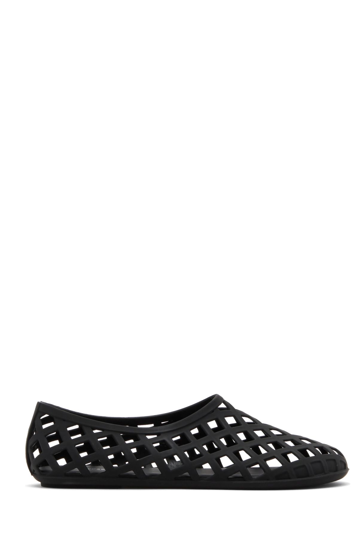 The 90s Jelly Sandals Trend Is Experiencing An Elegant Upgrade Marie