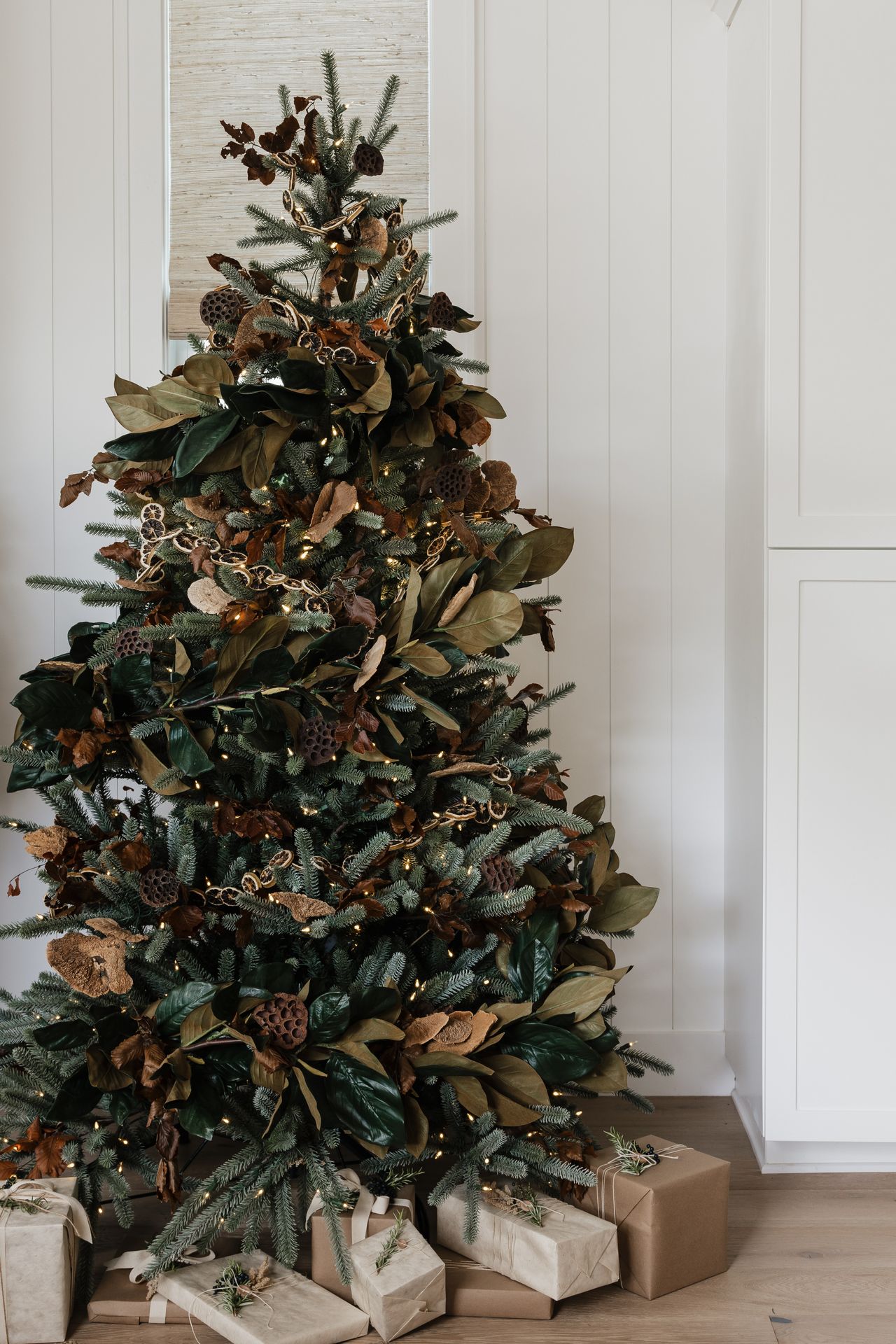 'I'm a Minimalist and This is How I'm Decorating My Tree' | Livingetc