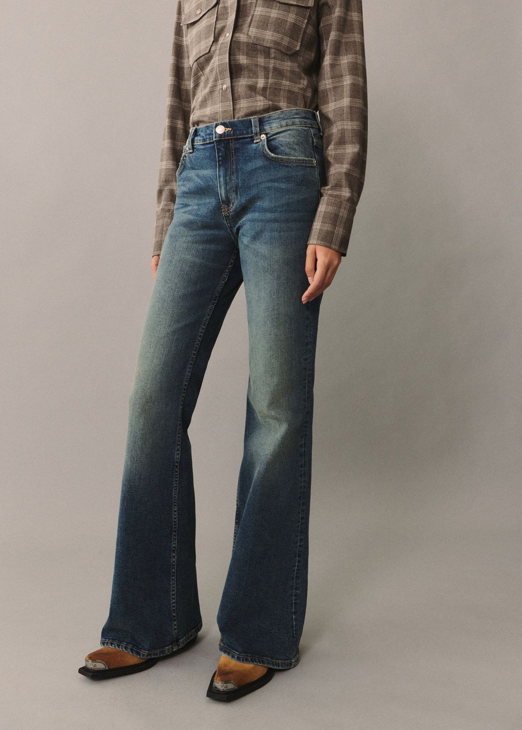 Sienna Miller Elevated Her Simple Jeans With Chic Cowboy Boots | Who ...