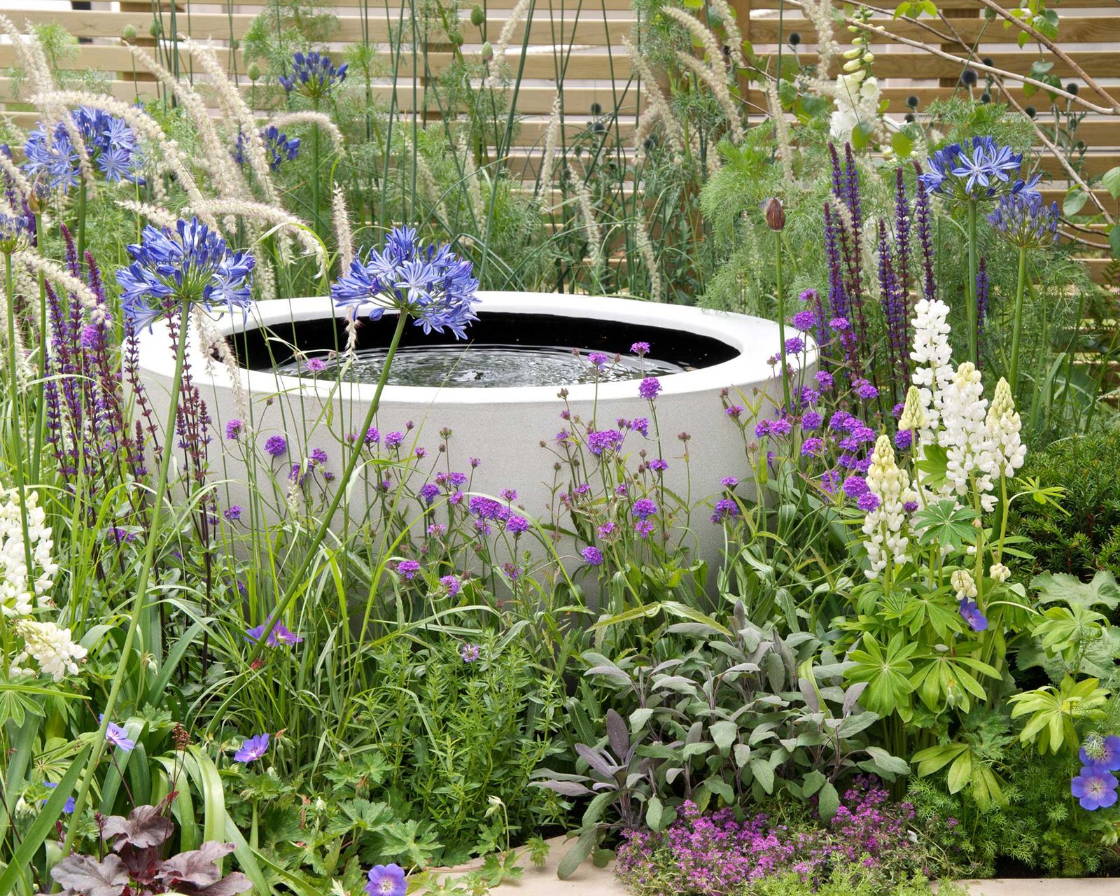 Small garden water feature ideas: 10 decorative designs for little ...