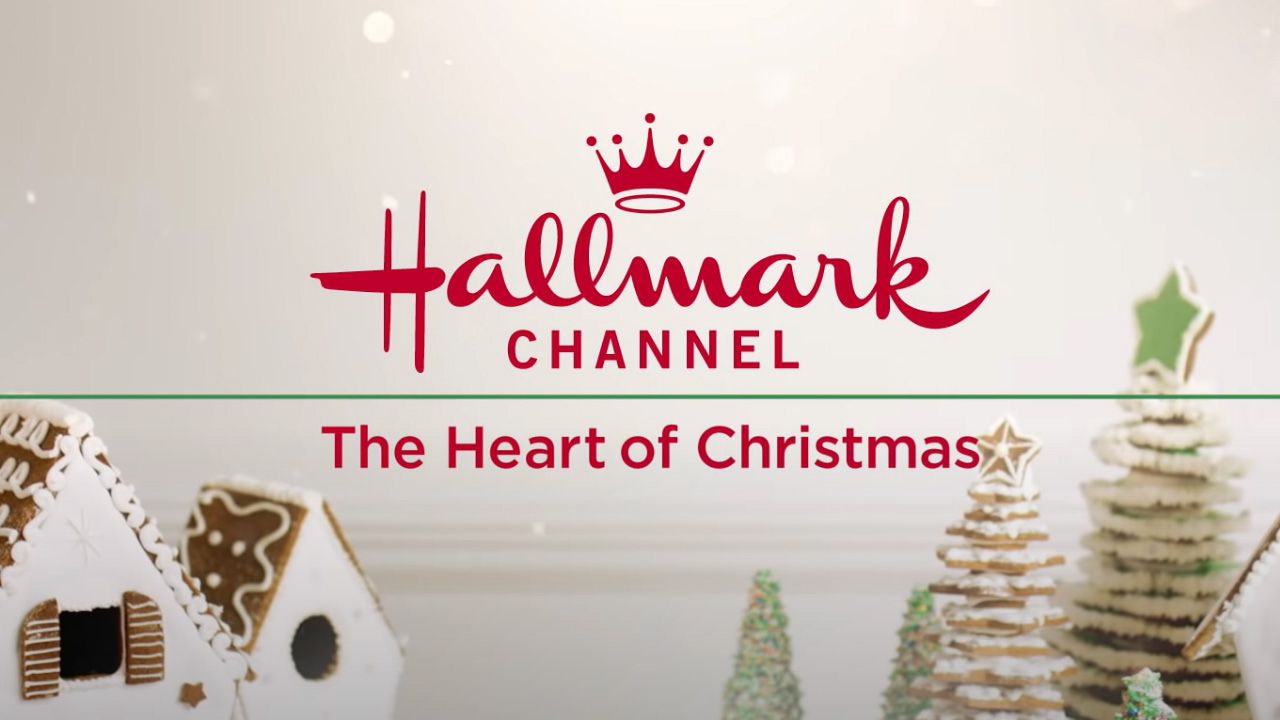 What Makes The Perfect Hallmark Christmas Movie, According To Writer ...