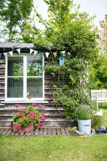 25 summer house ideas: add a garden building you love from the outside ...