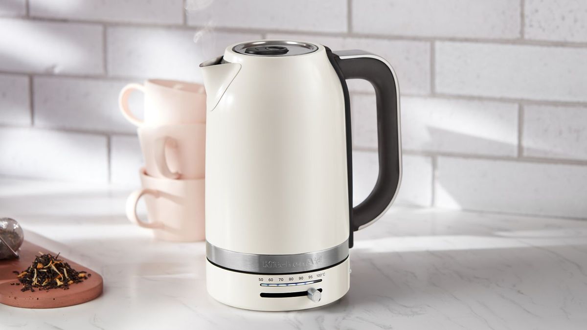 The affordable KitchenAid Electric kettle, reviewed by our experts ...