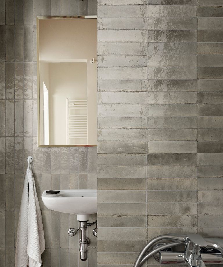 Gray bathroom tile ideas: 16 ways to work with gray tile | Homes and ...