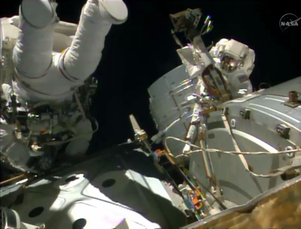 NASA Astronauts Beat Clock, Wrap Up Spacewalk | Space