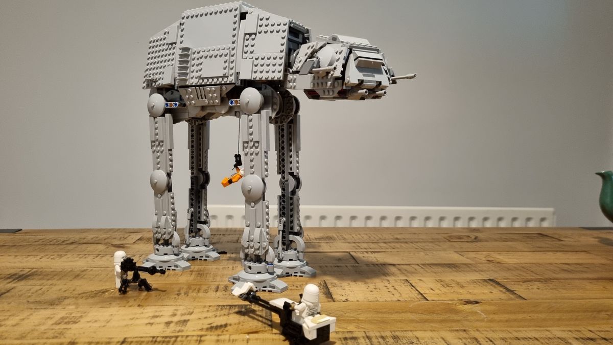 Lego Star Wars AT-AT review | Space