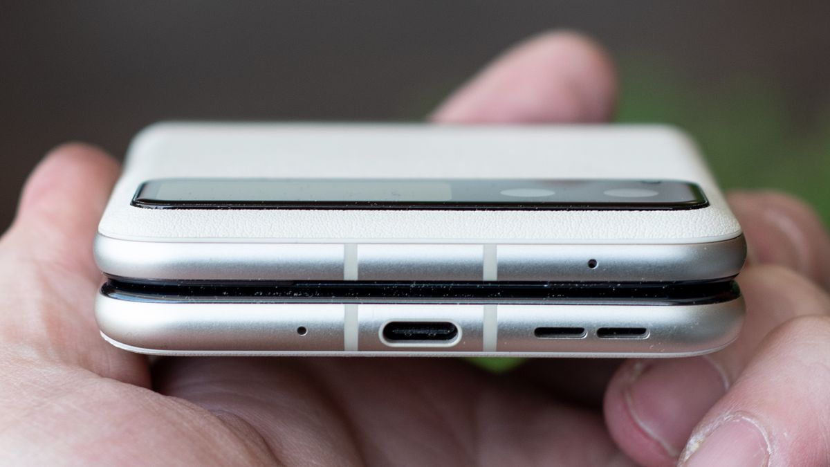 Motorola Razr 2023 review: a flipping cool phone that you can afford ...