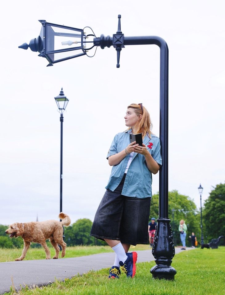 Samsung’s 'folding' ad campaign is a nightmare for London tourists ...