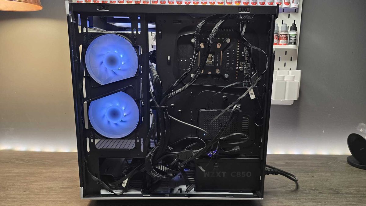 Hyte Y40 review | PC Gamer