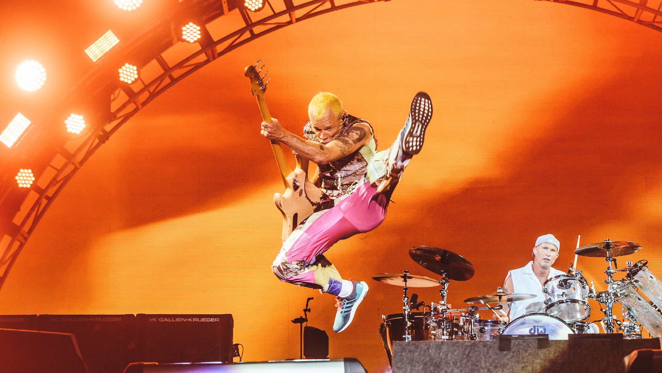 Flea's 10 craziest bass licks revealed as YouTuber slap, pops and picks ...