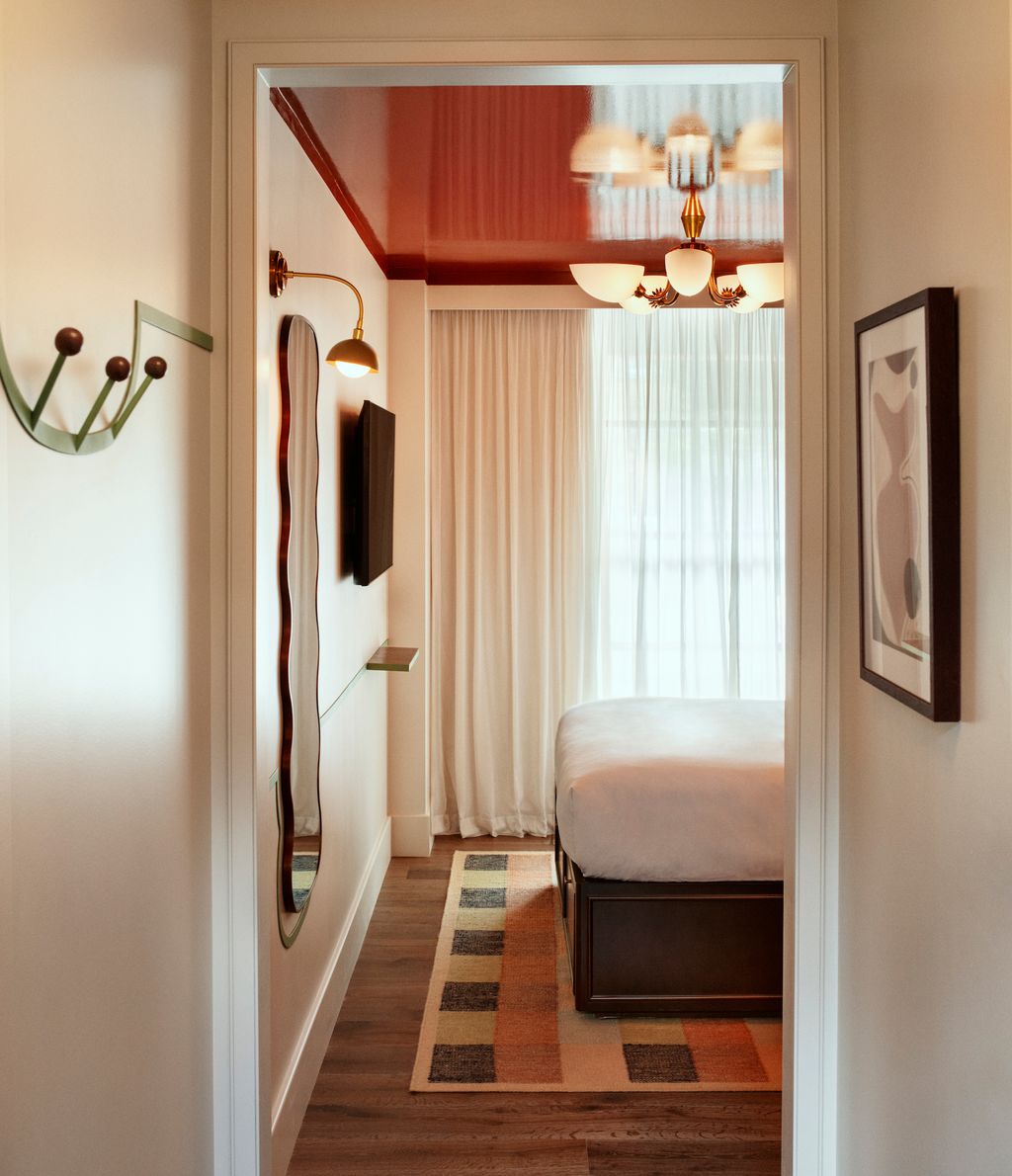 Dark Ceilings With Light Walls Experts On The Pros And Cons Livingetc