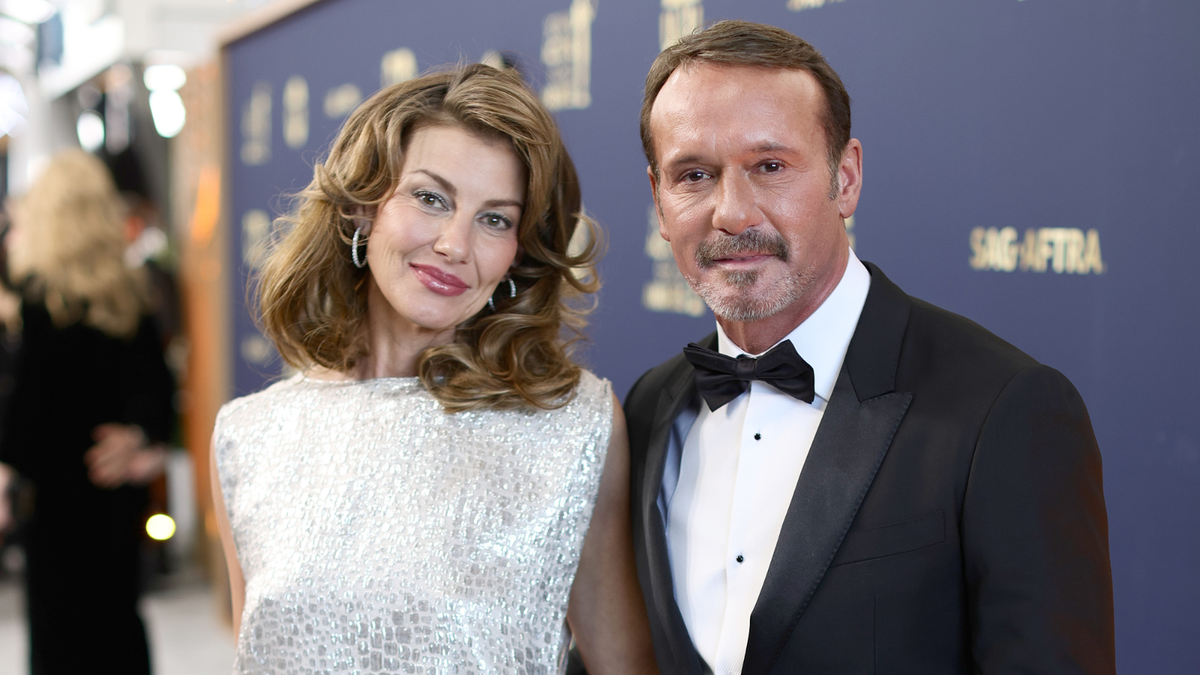 Tim McGraw and Faith Hill mastered nostalgic Christmas decor | Homes ...