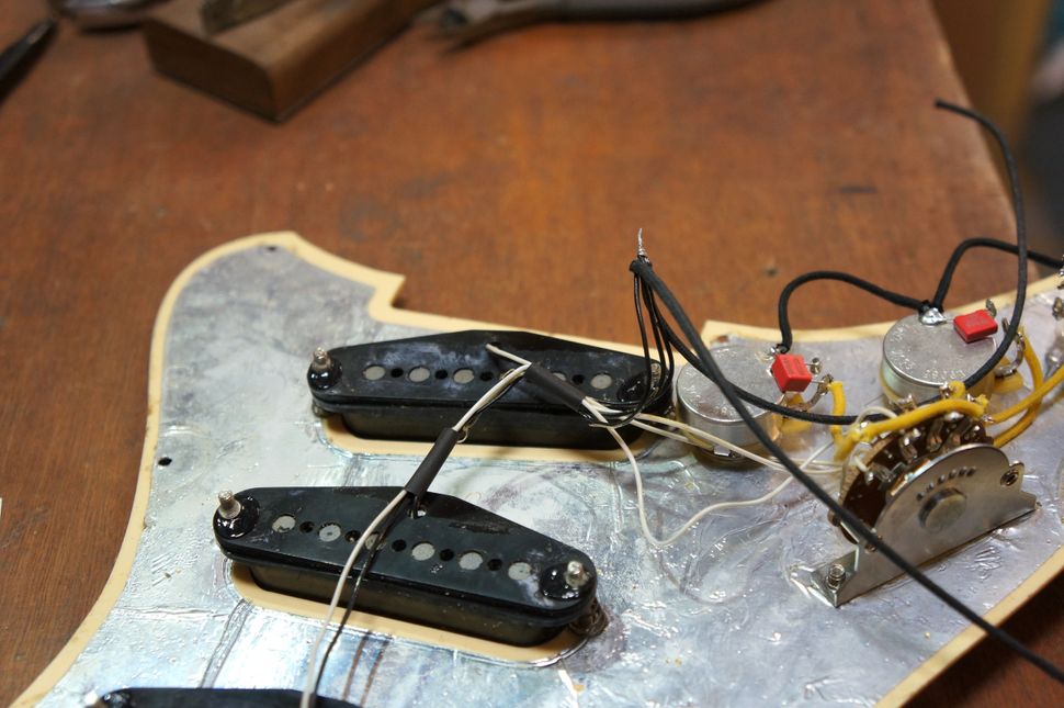 How to mod your Strat to sound like a Tele with a 7-way circuit ...