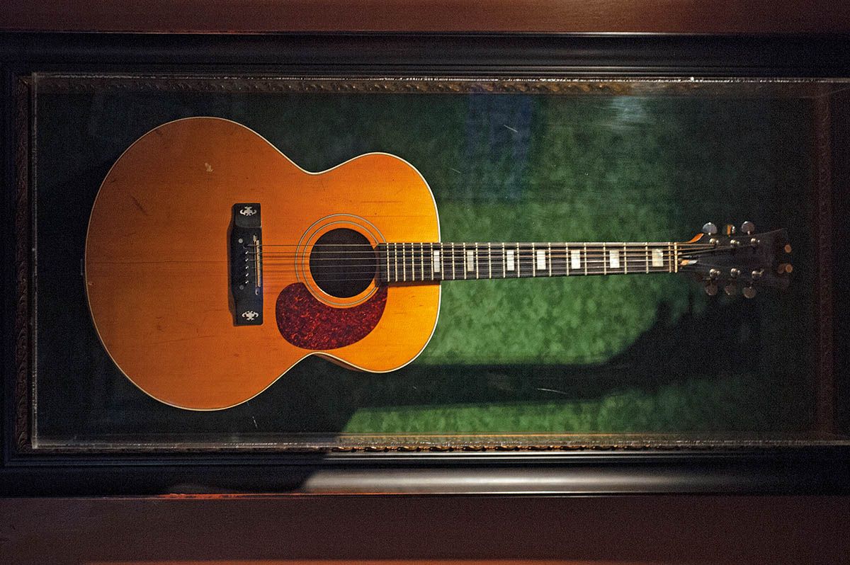Five Storied Guitars from George Harrison’s 'Concert for Bangladesh ...