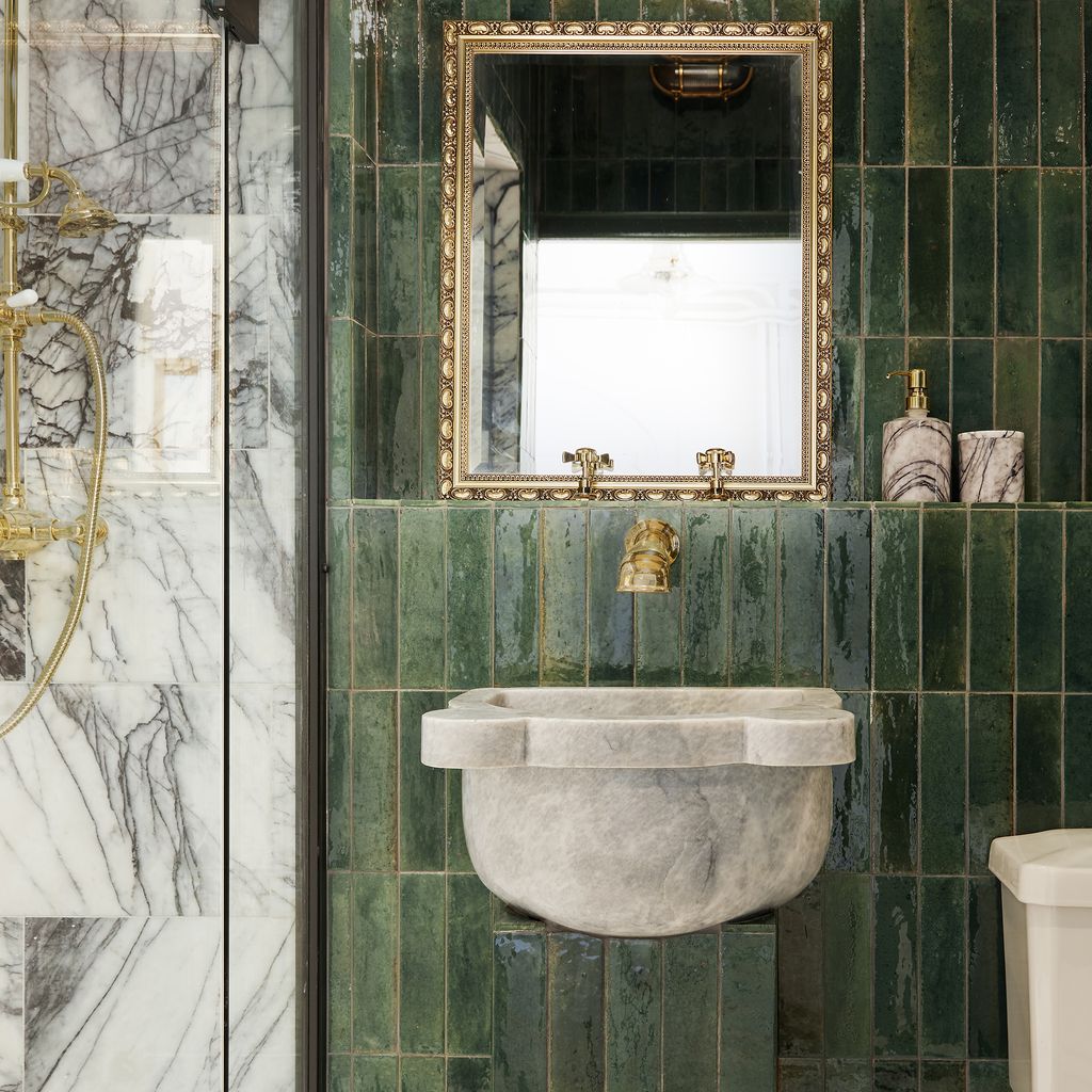 5 bathroom colours to go with grey tiles - according to experts | Ideal ...