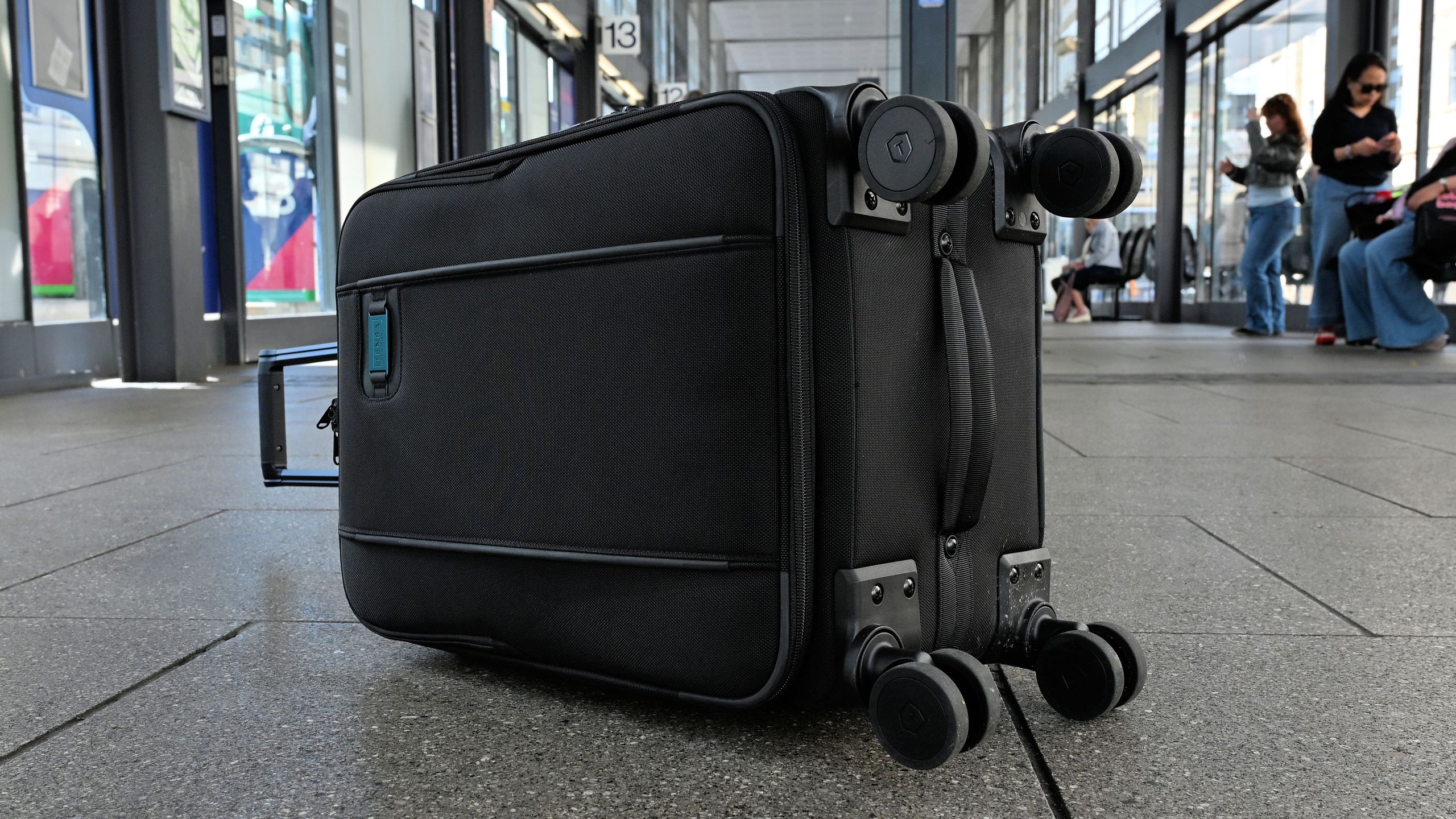 Tenba Roadie v2 Spinner 21 Air Case review: a photo/video roller case ...