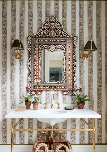 Small bathroom lighting ideas: 10 ways to light a small bathroom ...