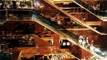 The Meaning Behind Trump's Love For All Things Gold - Donald Trump and ...