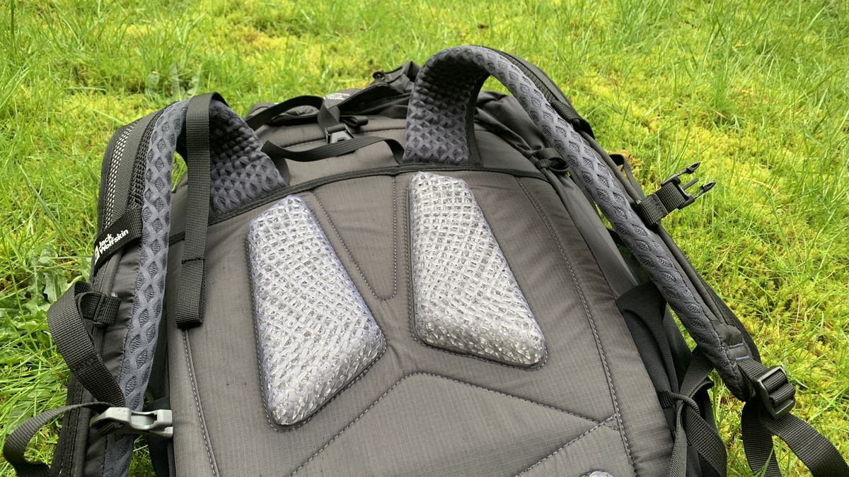 Jack Wolfskin 3D Prelight Rise 35 backpack review: a sustainable ...
