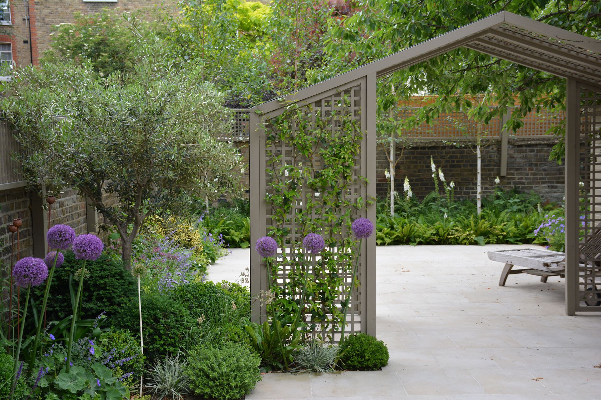Garden divider ideas: 10 stylish ways to zone up your outdoor space ...