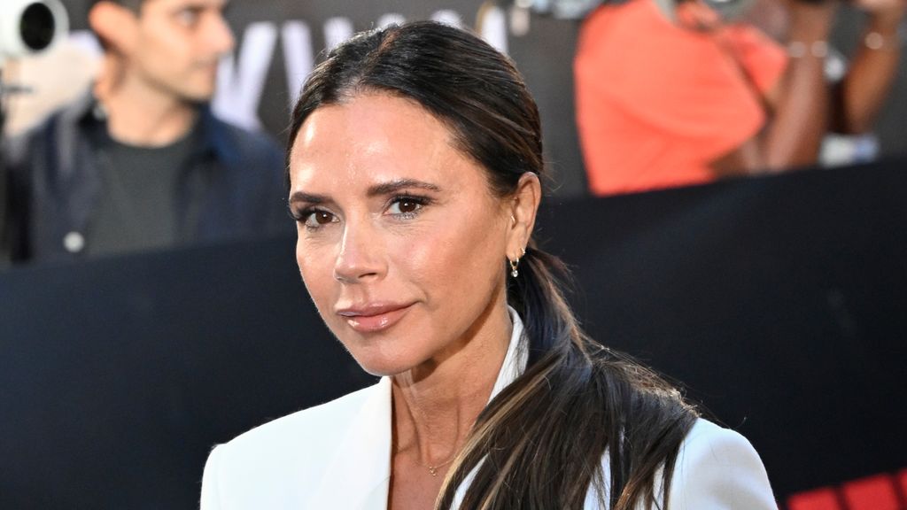 Victoria Beckham's candy floss pink dress is too stunning for words ...