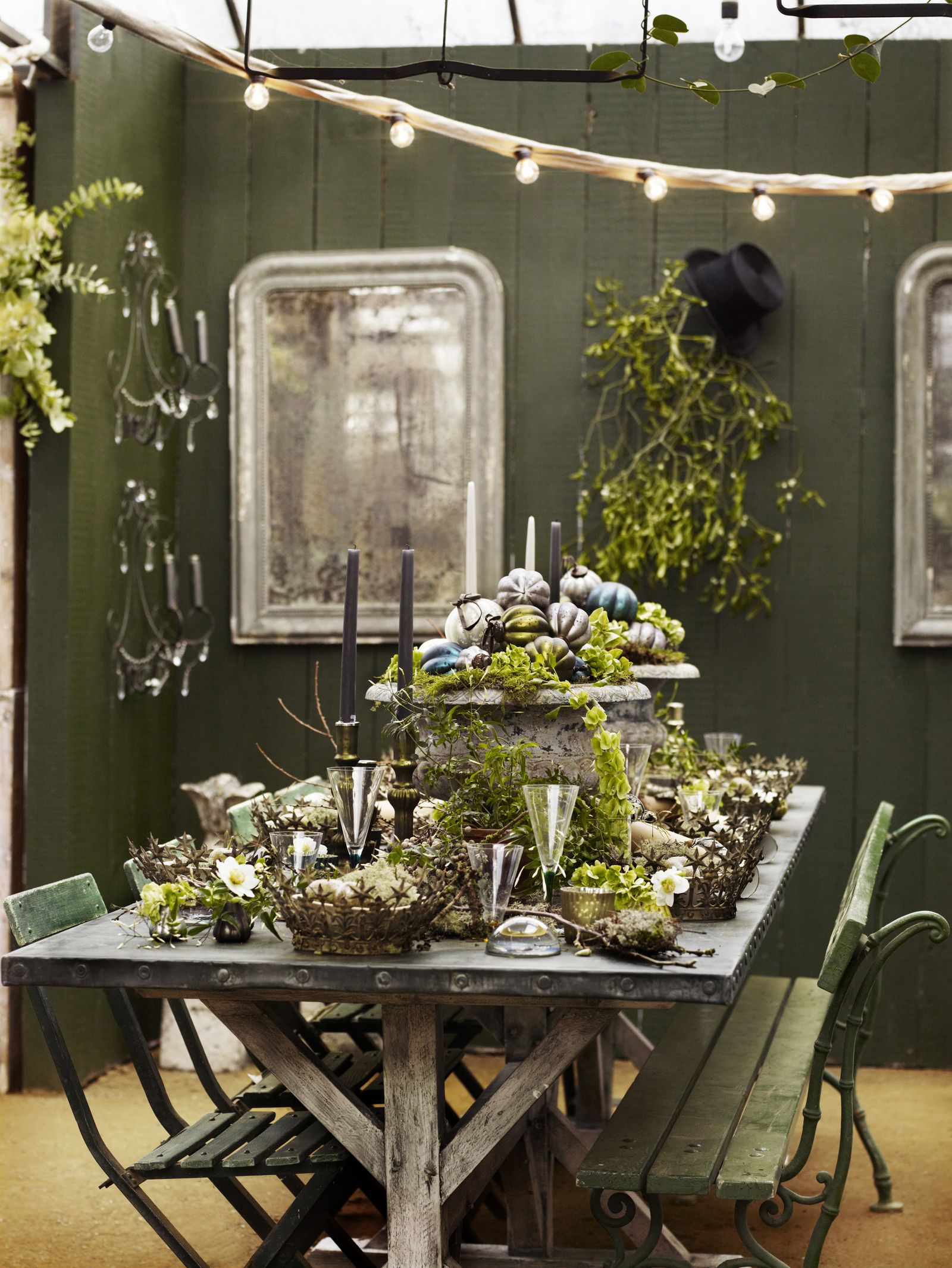 Outdoor Christmas decoration ideas for festive home exteriors | Livingetc