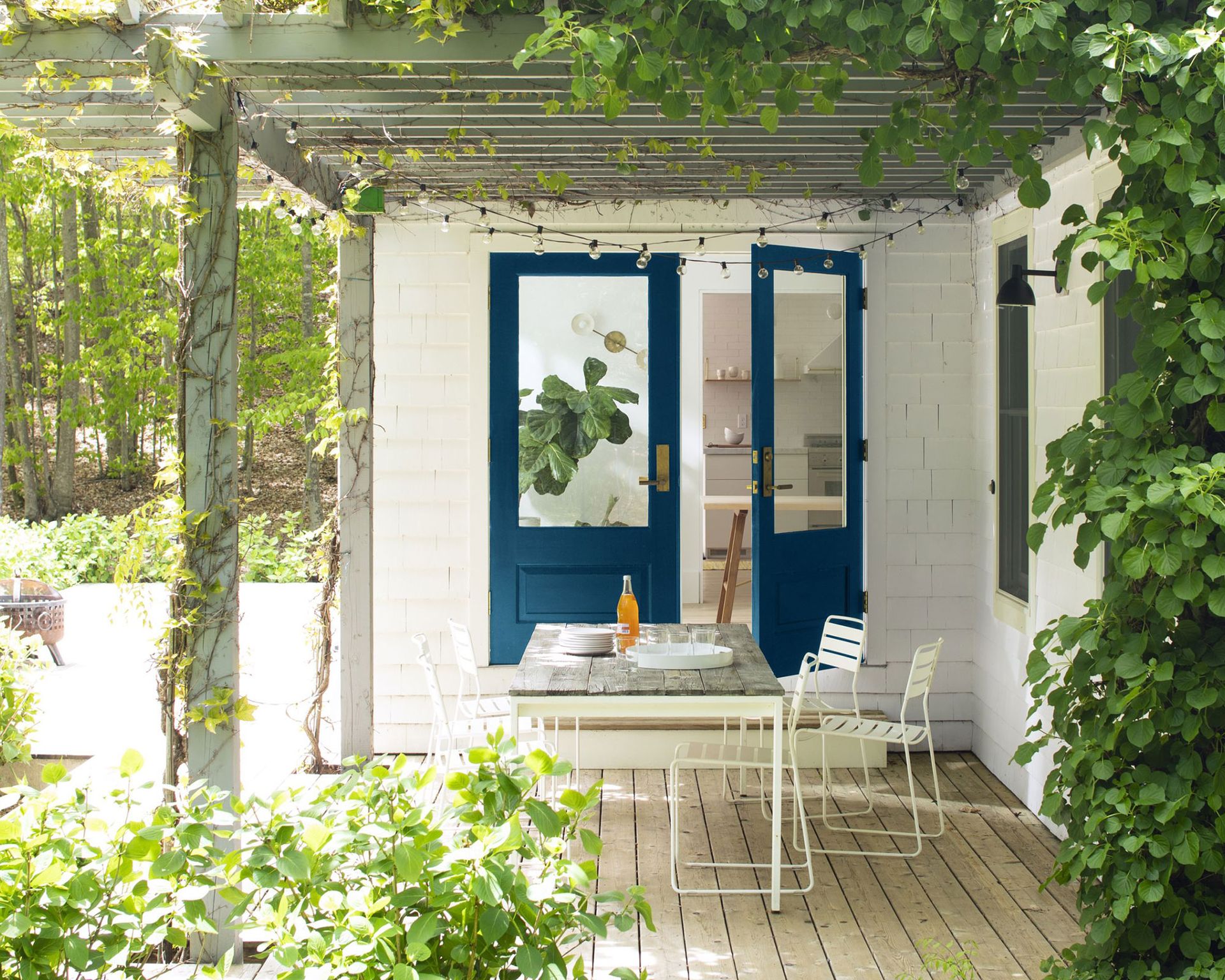 Small garden ideas: 30 space-savvy ways to max a tiny garden | Homes ...
