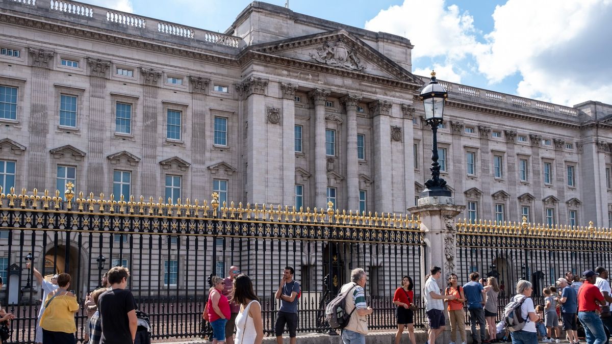 Royal staffer shares how life behind the Palace doors is | Woman & Home