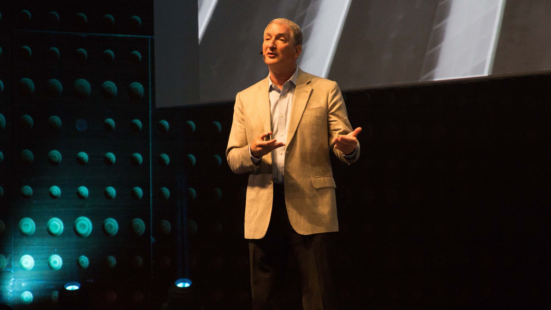 AMD to Make Hybrid CPUs, Also Using AI for Chip Design: CTO Papermaster at ITF World | Tom's ...