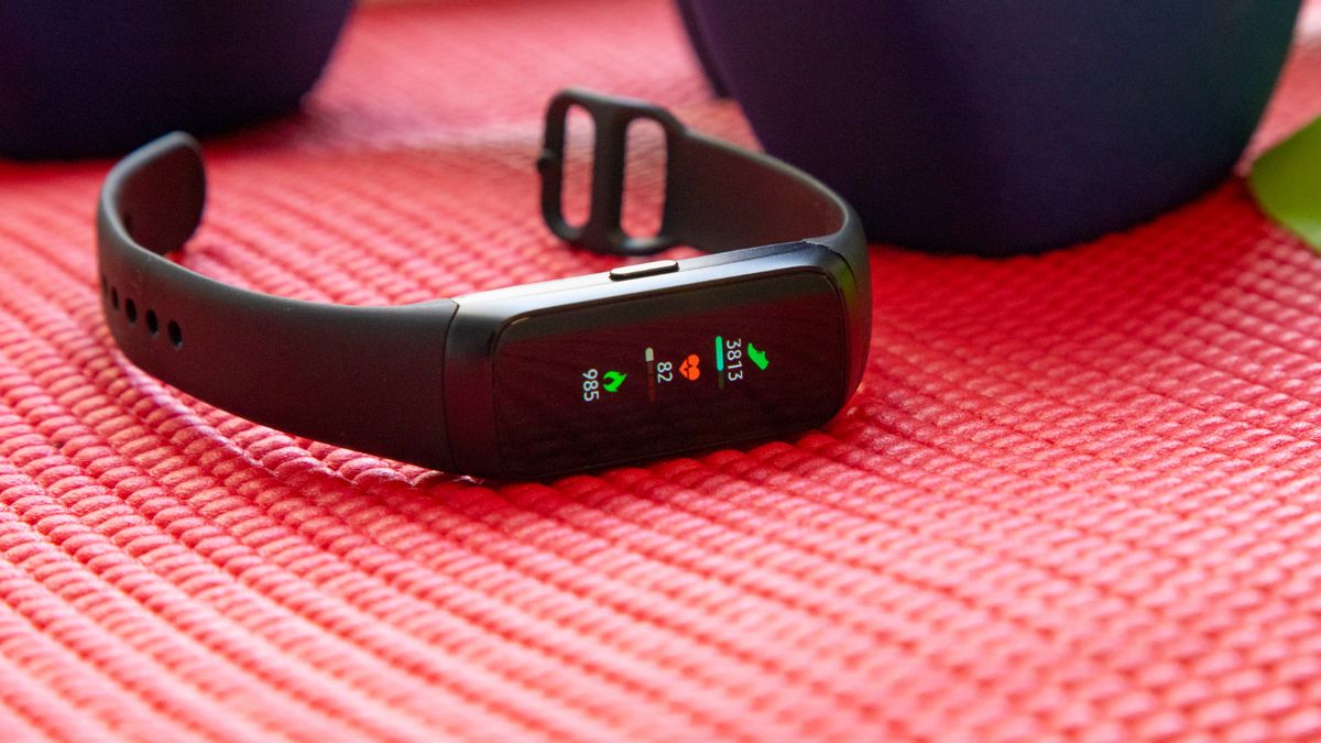 Samsung Galaxy Fit Hands-On Review: $100 Fitbit Rival Sports Stunning ...