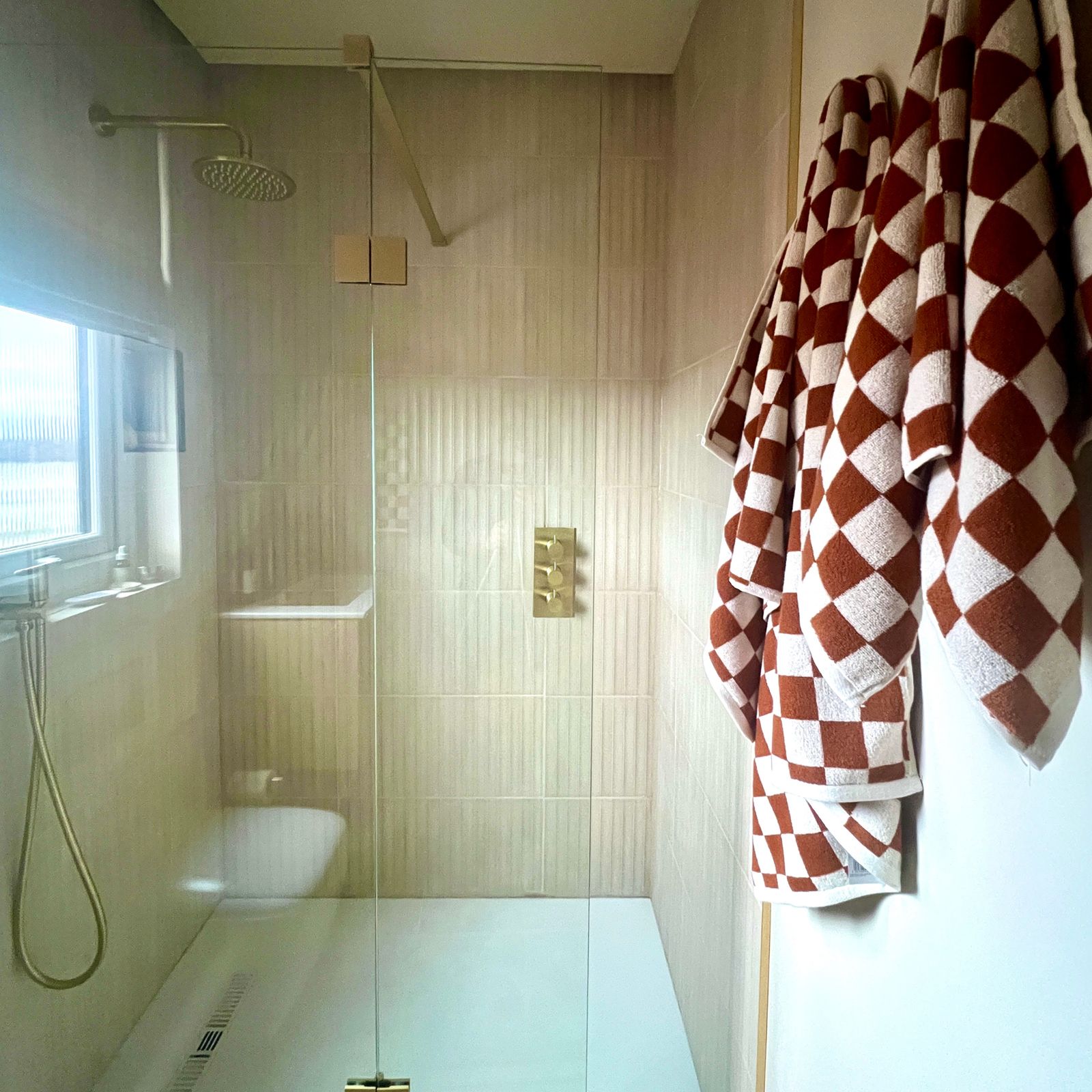 I'm a stylist and this is how I made the most of my small shower room ...