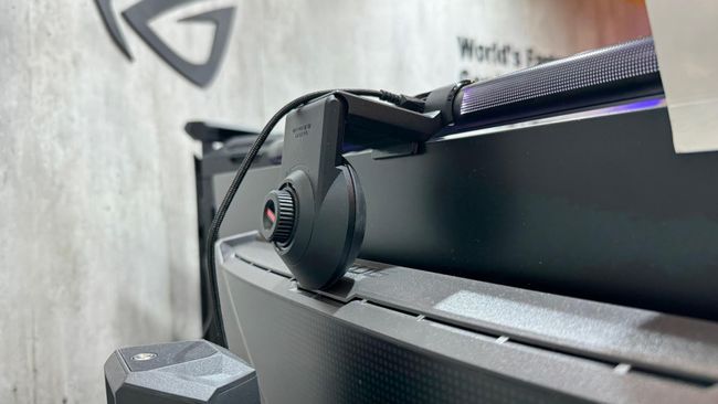 Okay, I guess monitor light bars are the new thing now — Asus ...