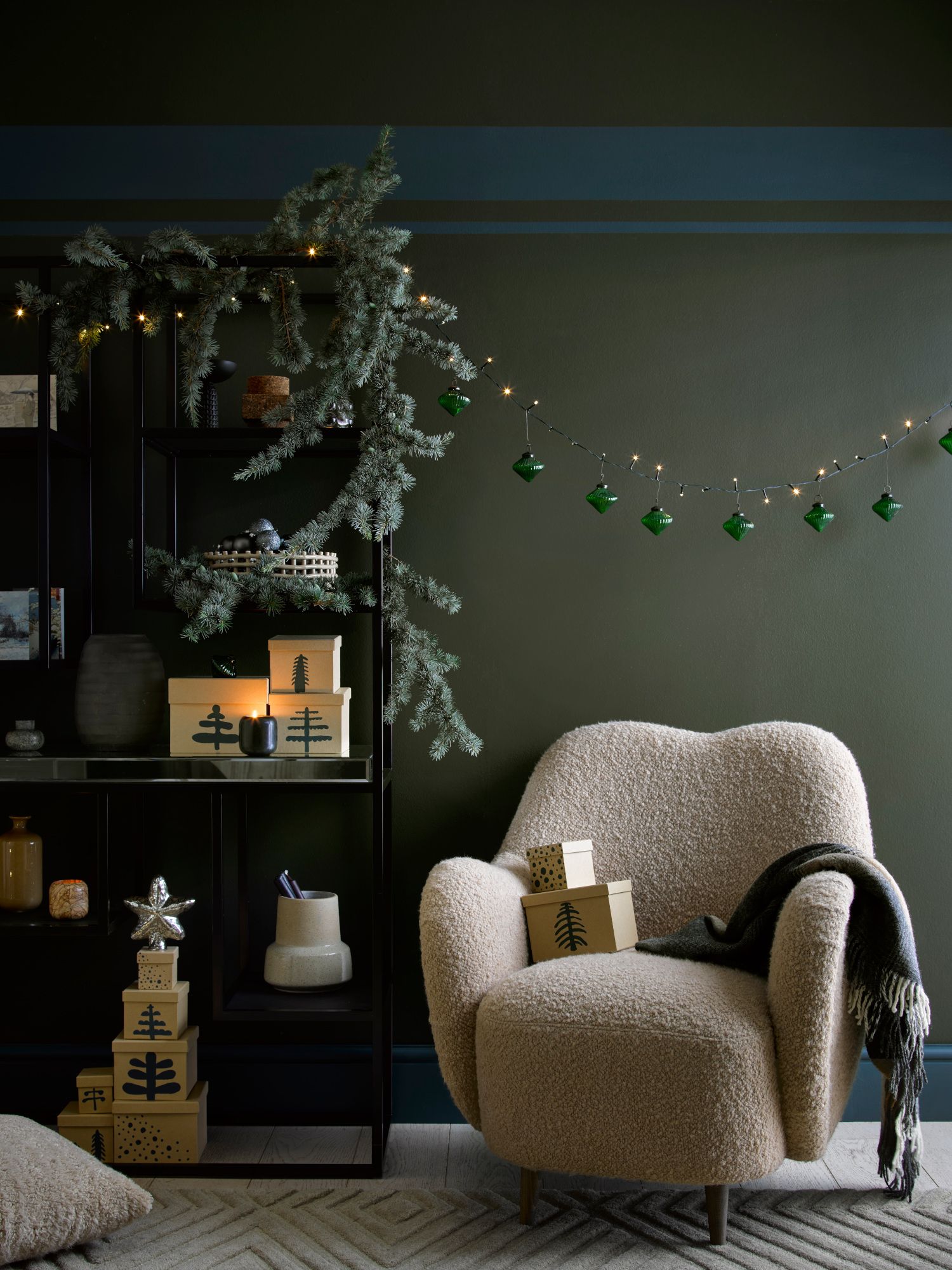 9 dark-colored Christmas decorating ideas for a festive look that's ...