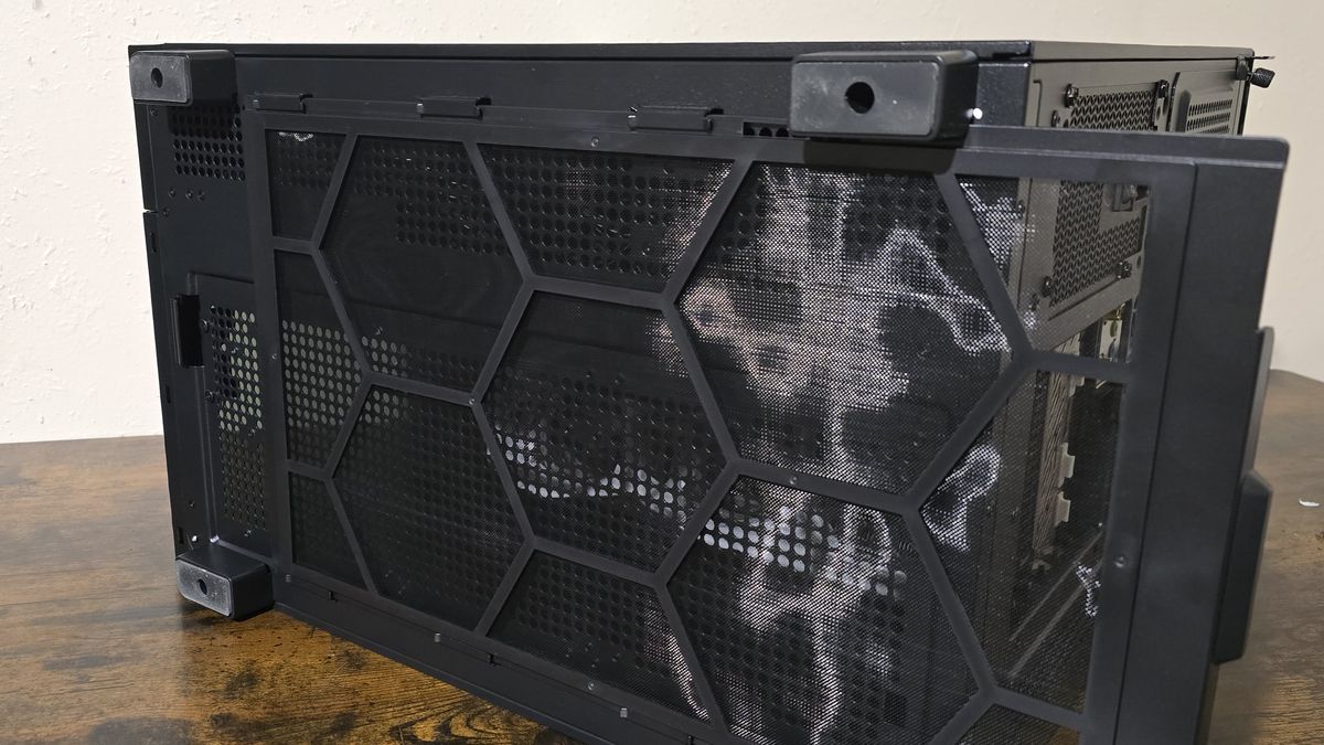 Montech King 65 Pro Case Review: Diffused lighting and dark glass | Tom ...